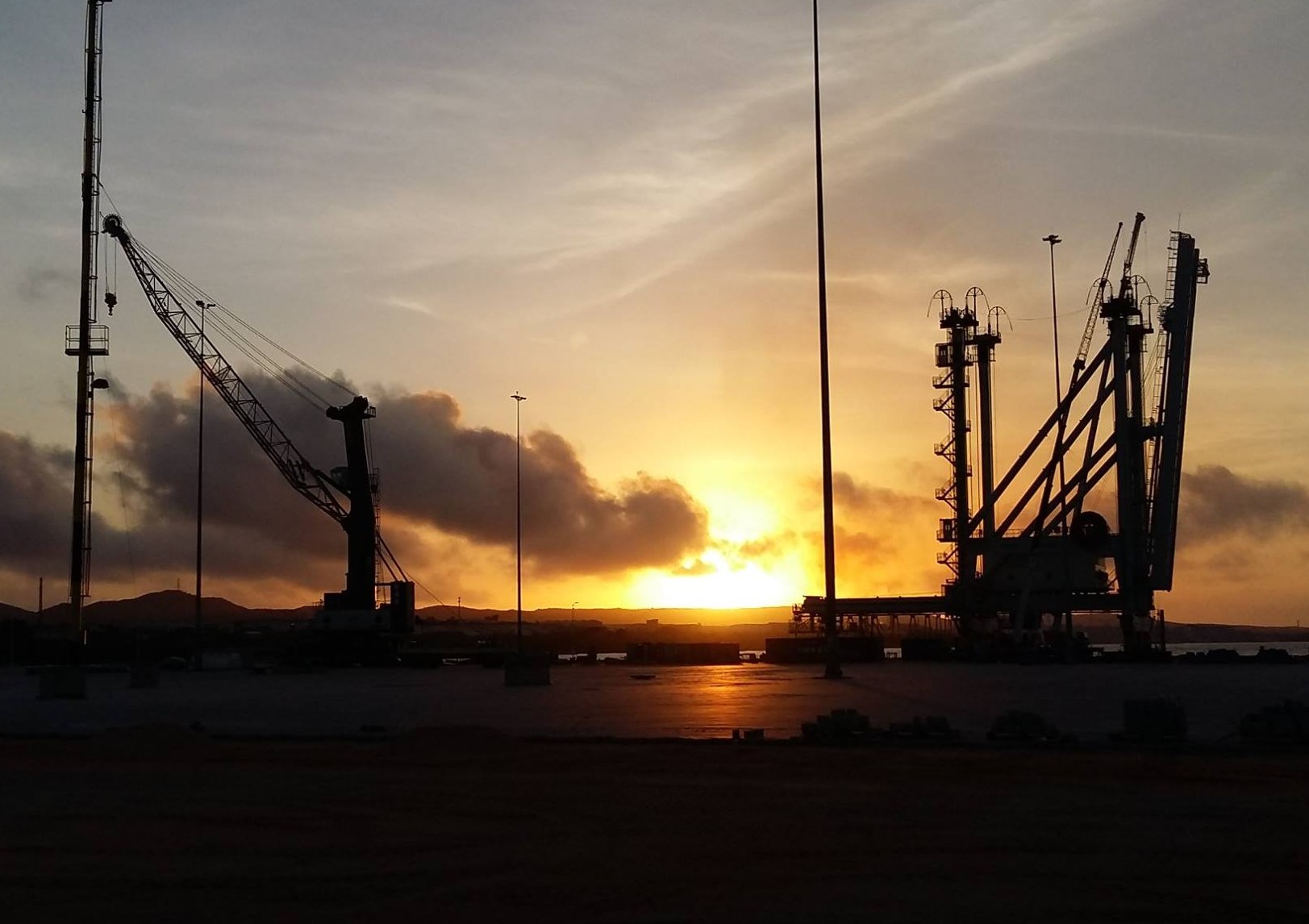 Container crane Barcadera port reaches highest point | Free Zone Aruba