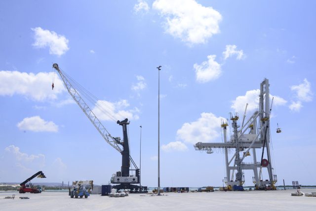 Container crane Barcadera port reaches highest point | Free Zone Aruba